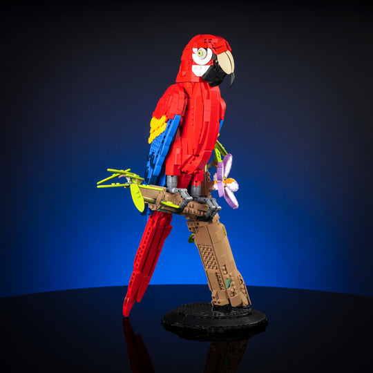 Scarlet Macaw | Build it Yourself with LEGO®